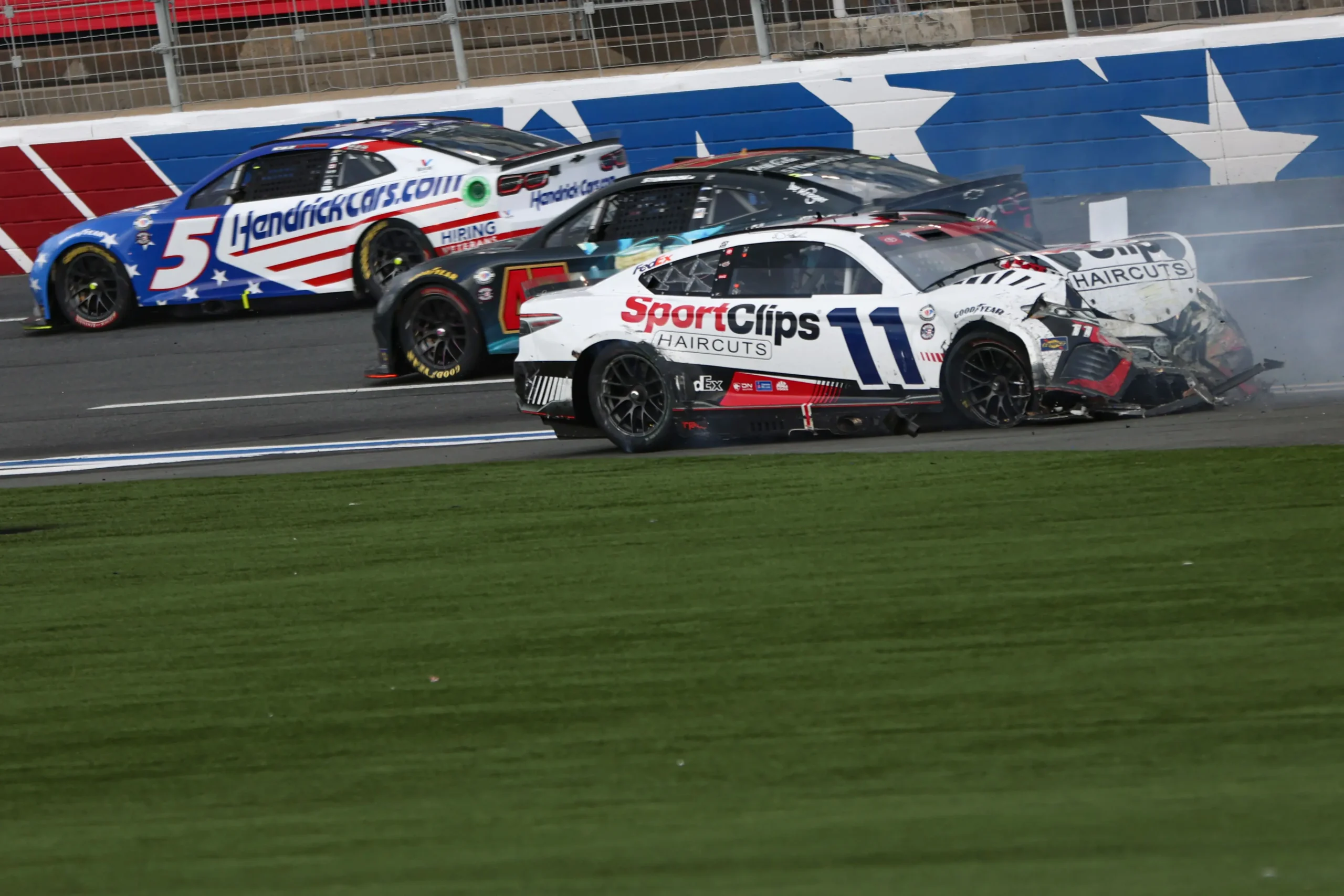 Sad News: Chase Elliott Suffers Life-Threatening Injury After....