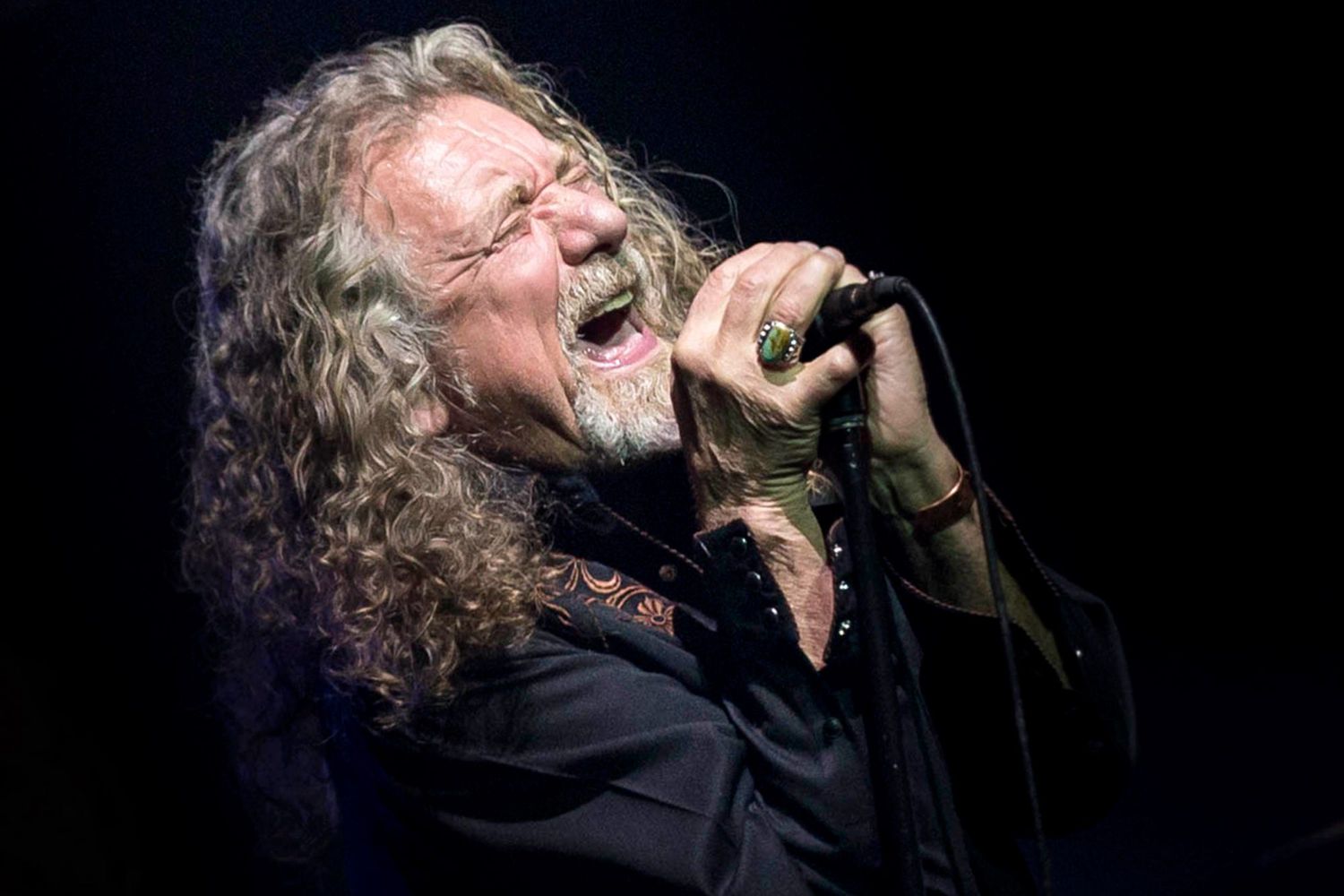 SAD NEWS: Legendary English Singer-Songwriter Robert Plant Tragically ...